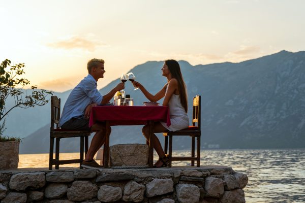 Top Romantic Ideas for Couples on a Speedboat Tour – Komodor
